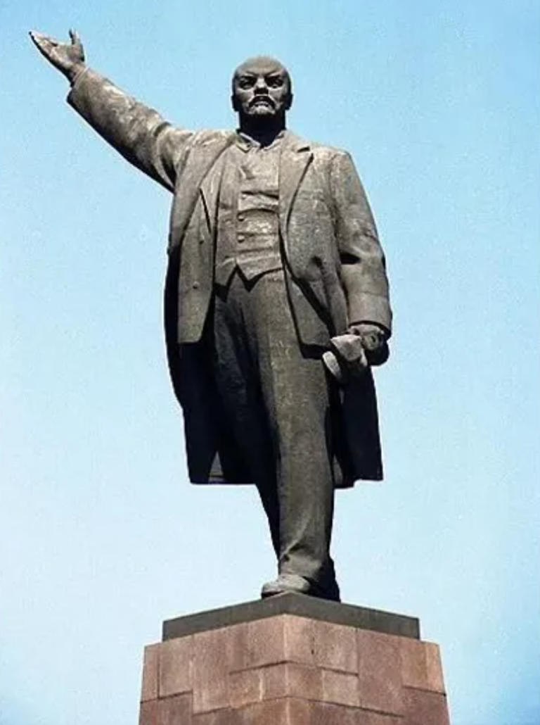 Ukraine's largest monument to Lenin put up for sale - Komersant Ukrainian