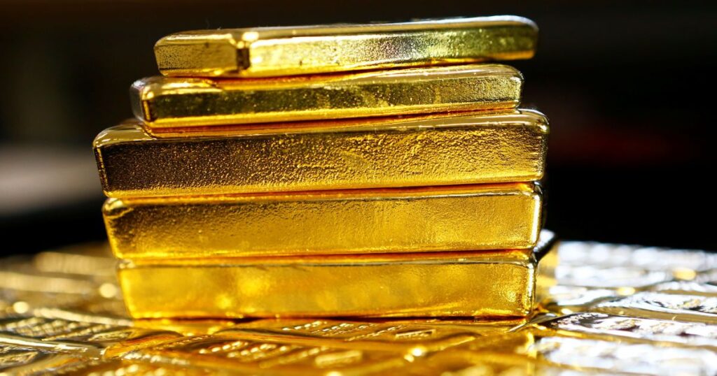 Gold price retreats slightly from record high: key factors - Komersant ...